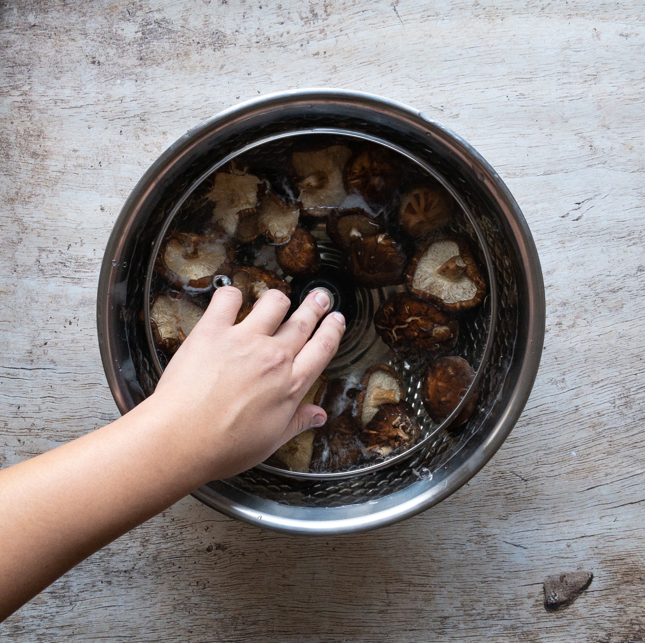 Omma’s Beoseot Bap (Mushroom Rice) – the little stone